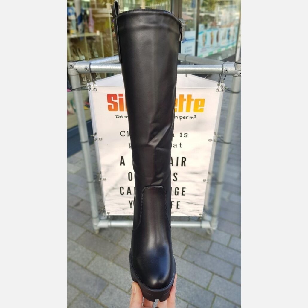 Zwarte laarzen met brede hak en ronde neus
