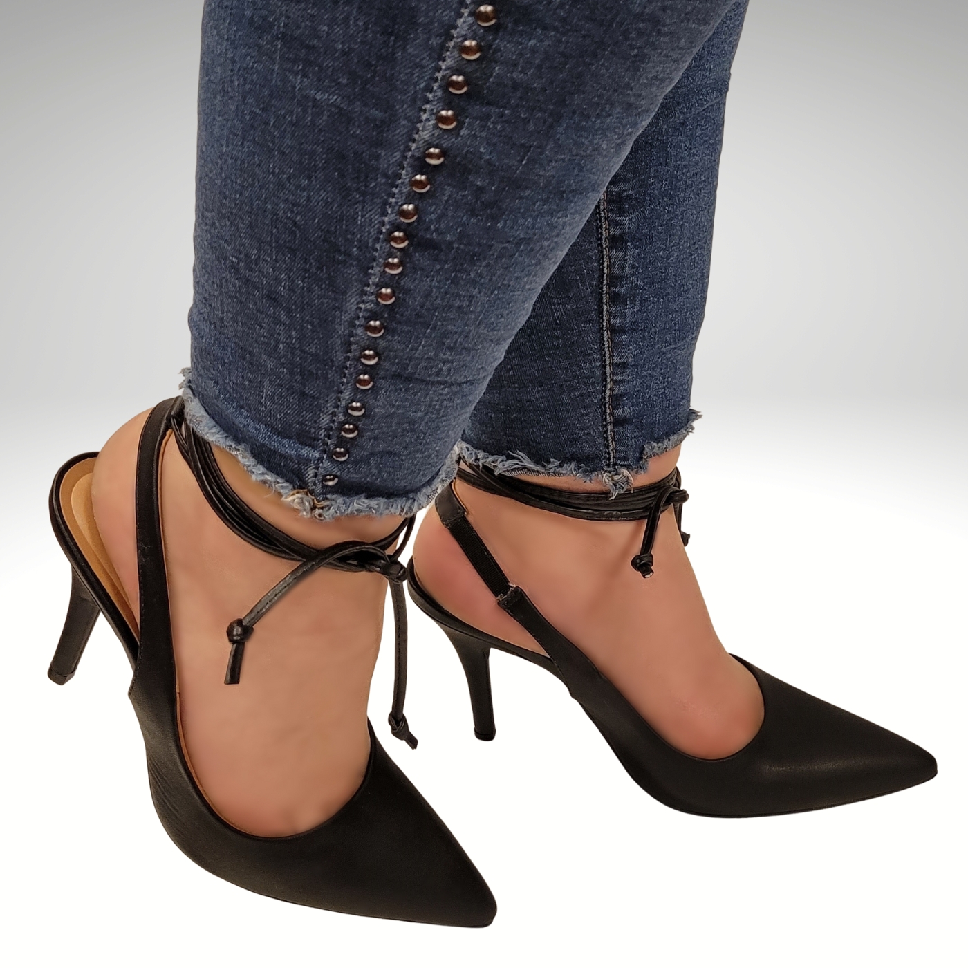 Zwarte pumps met open hiel en wikkelbanden | Silhouette