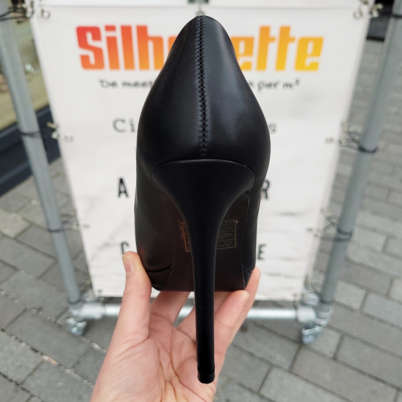 Zwarte hoge hakken met klein plateautje | Silhouette