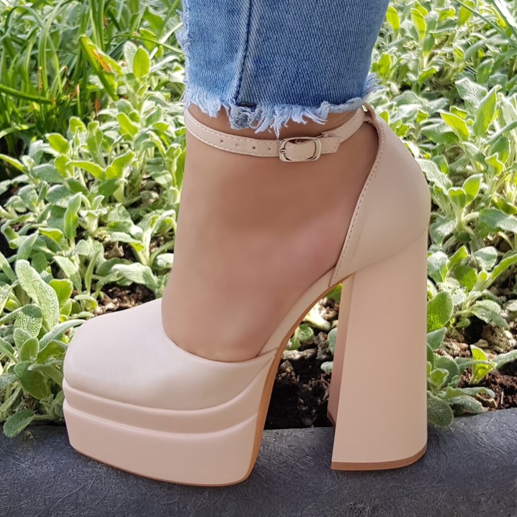Beige pumps met hoge plateau en blokhak | Versace Aevitas
