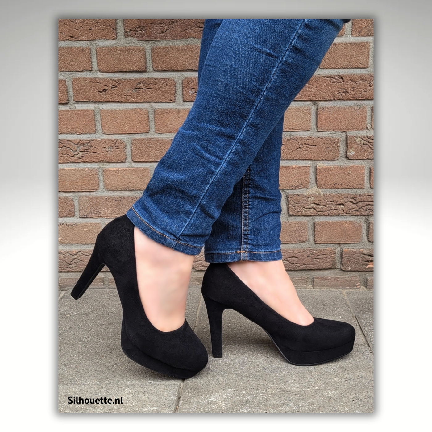 Zwarte suède pumps met ronde neus in grote maten | Mt 41-44