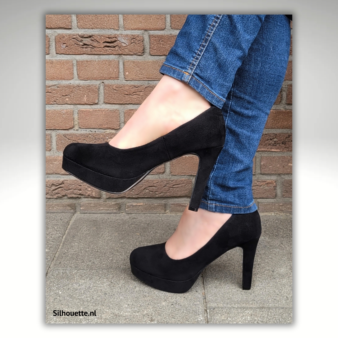 Zwarte suède pumps met ronde neus in grote maten | Mt 41-44