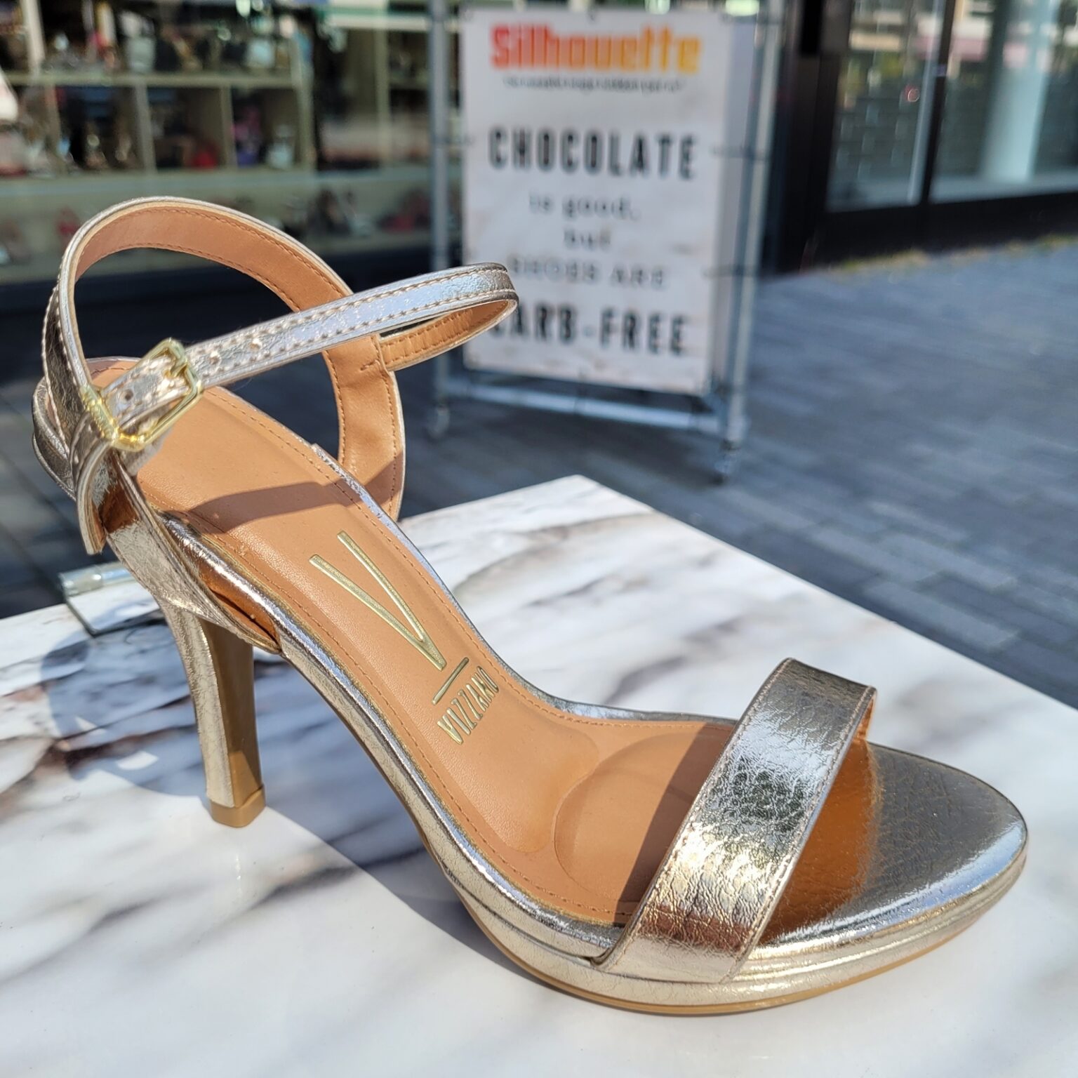Goudkleurige sandaaltjes met naaldhak | Silhouette x Vizzano