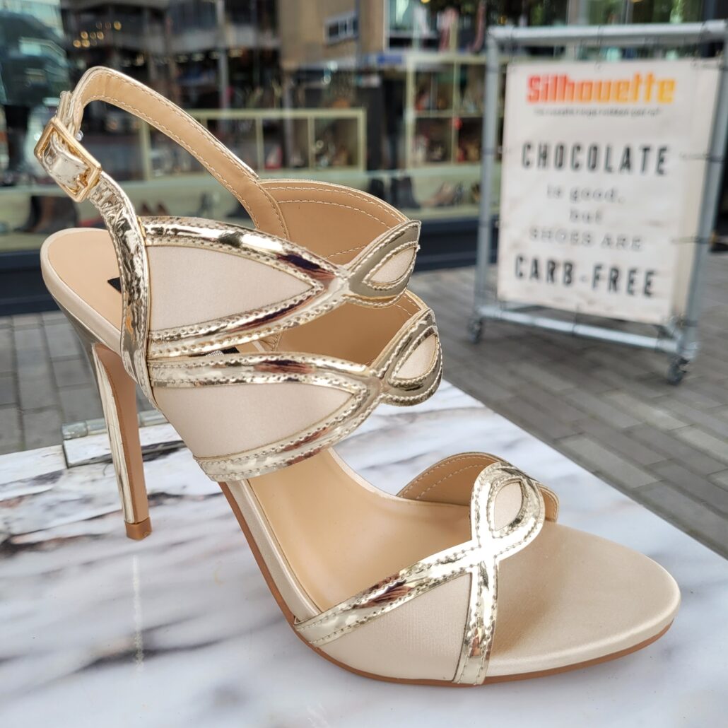 Sandalen met naaldhak in beige met goud | Silhouette